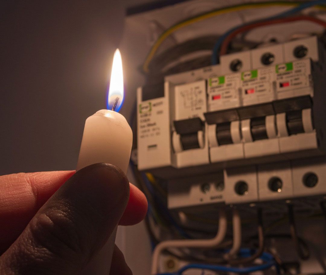 El 2024 llega con las luces apagadas para Ecuador - Revista MINERGÍA